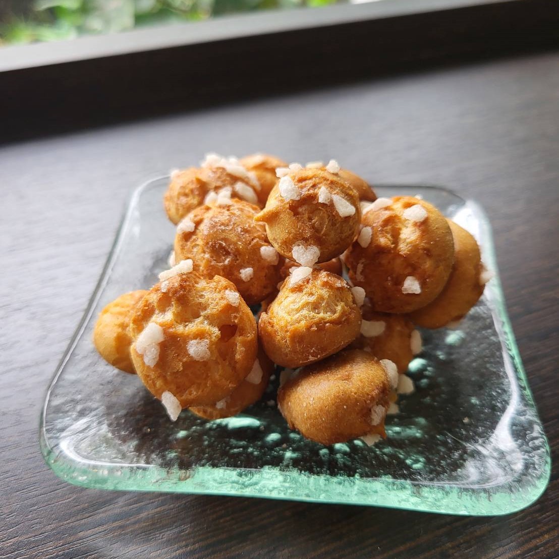 【FuaFua 手作甜點 】珍珠脆糖小泡芙 - 哈亞極品咖啡有限公司